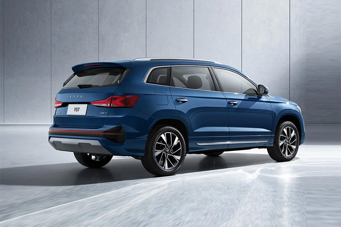 JETTA VS7 2025 - фото в новом кузове: салон, вид снаружи, багажник