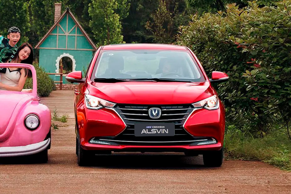 CHANGAN Alsvin V7 2025 - фото в новом кузове: салон, вид снаружи, багажник