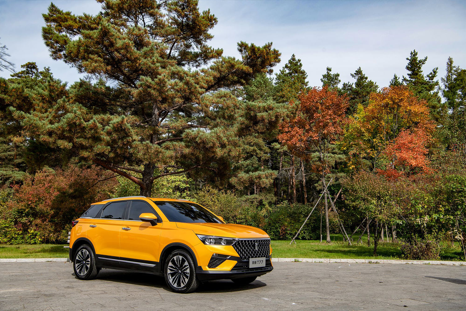 FAW Bestune T77 2025 - фото в новом кузове: салон, вид снаружи, багажник