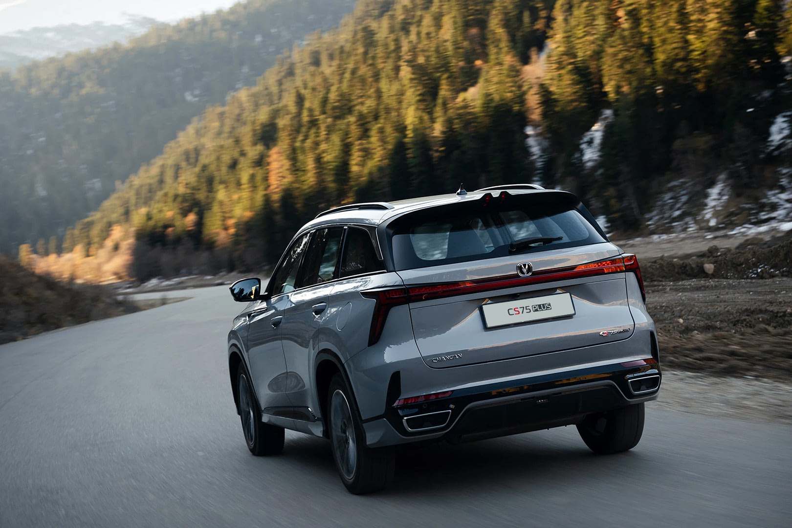 CHANGAN CS75 PLUS 2025 - фото в новом кузове: салон, вид снаружи, багажник