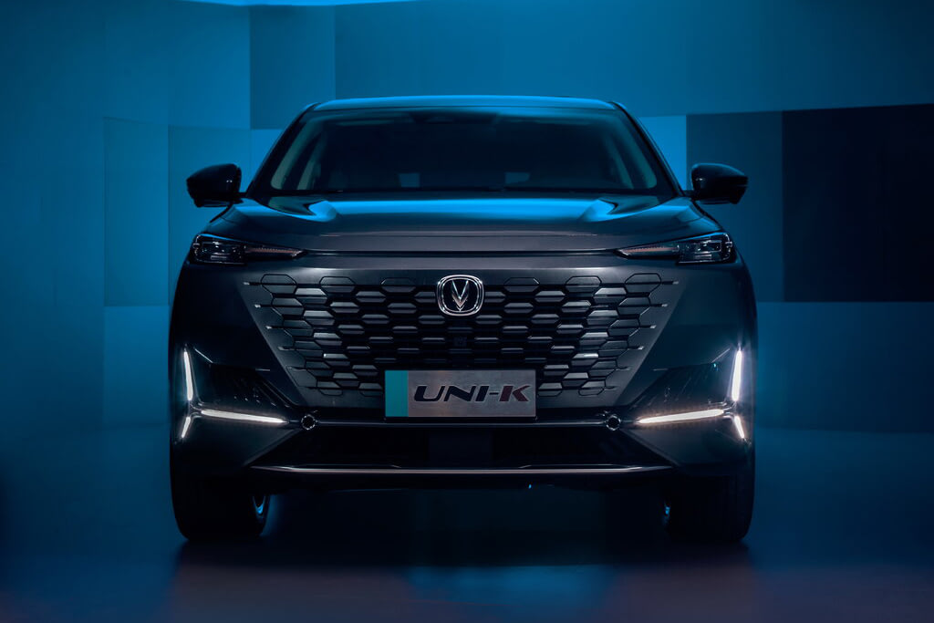 CHANGAN UNI-K 2025 - фото в новом кузове: салон, вид снаружи, багажник