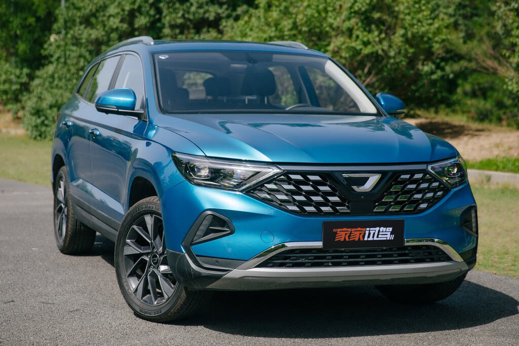 JETTA VS7 2024 - фото в новом кузове: салон, вид снаружи, багажник