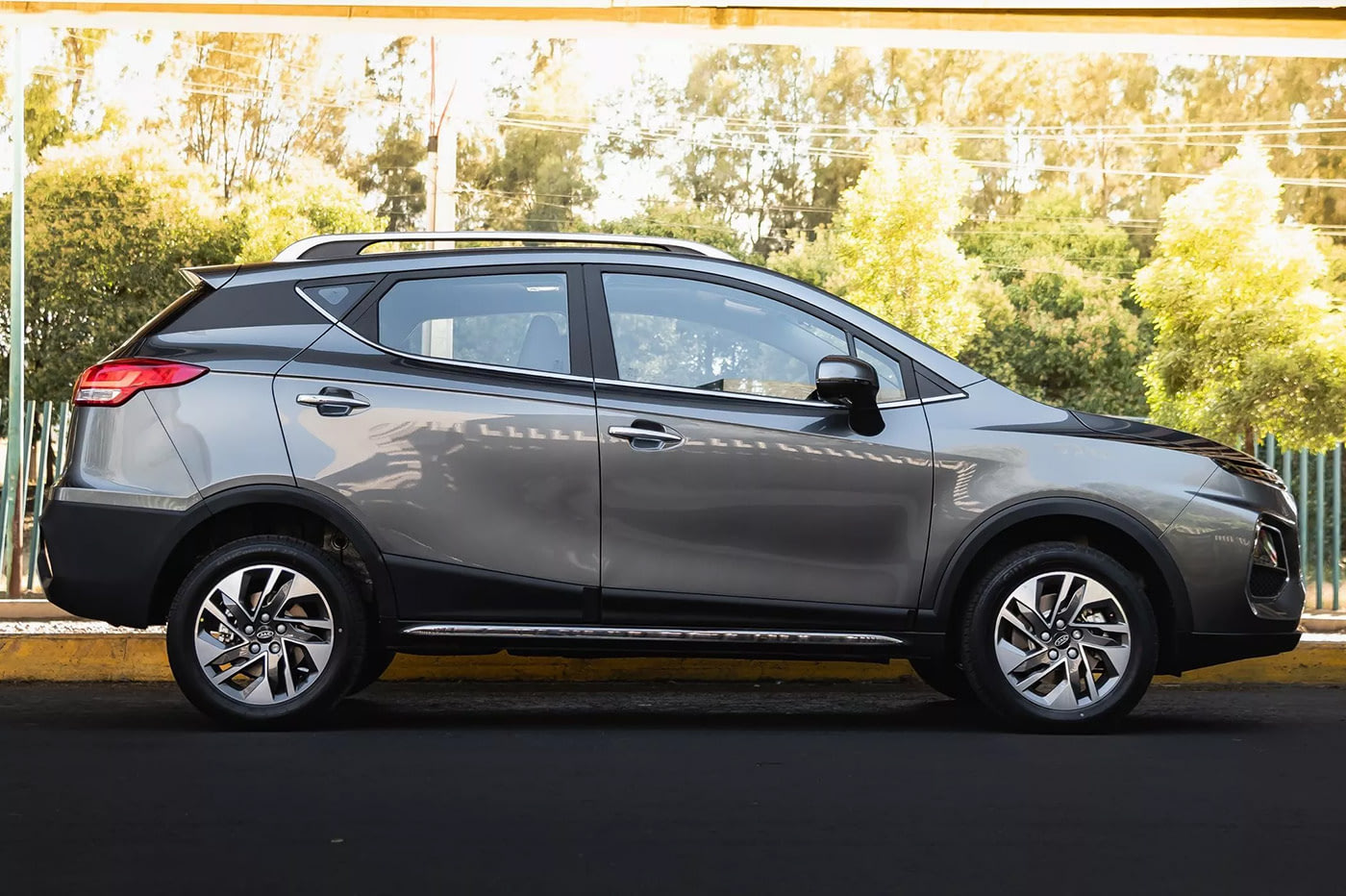 JAC JS3 2025 - фото в новом кузове: салон, вид снаружи, багажник