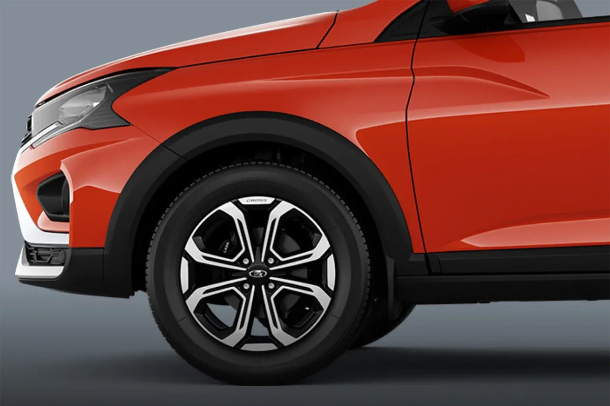 LADA Iskra SW Cross 2025 - фото в новом кузове: салон, вид снаружи, багажник