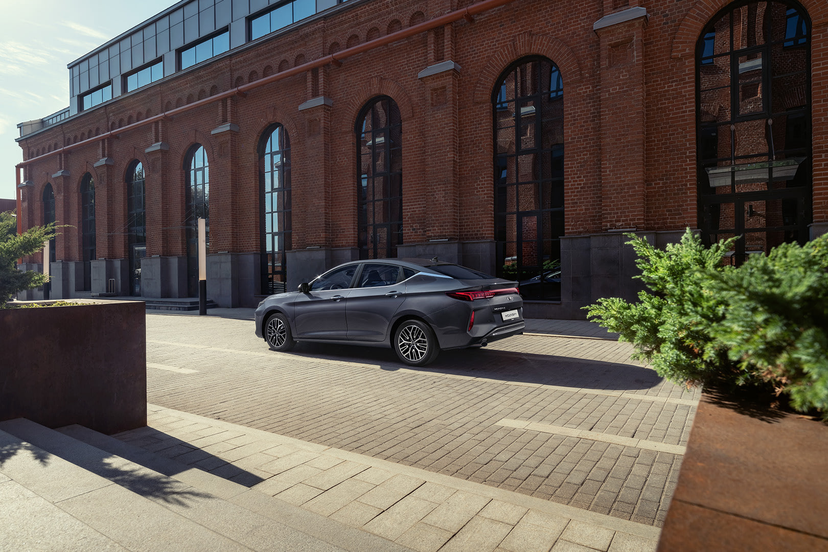 Москвич 6 2025 - фото в новом кузове: салон, вид снаружи, багажник