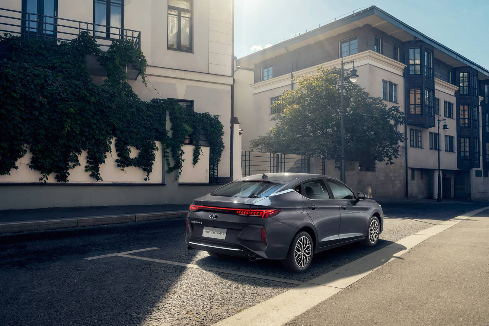 Москвич 6 2025 - фото в новом кузове: салон, вид снаружи, багажник