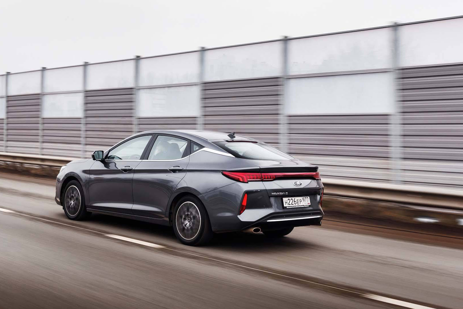 Москвич 6 2025 - фото в новом кузове: салон, вид снаружи, багажник