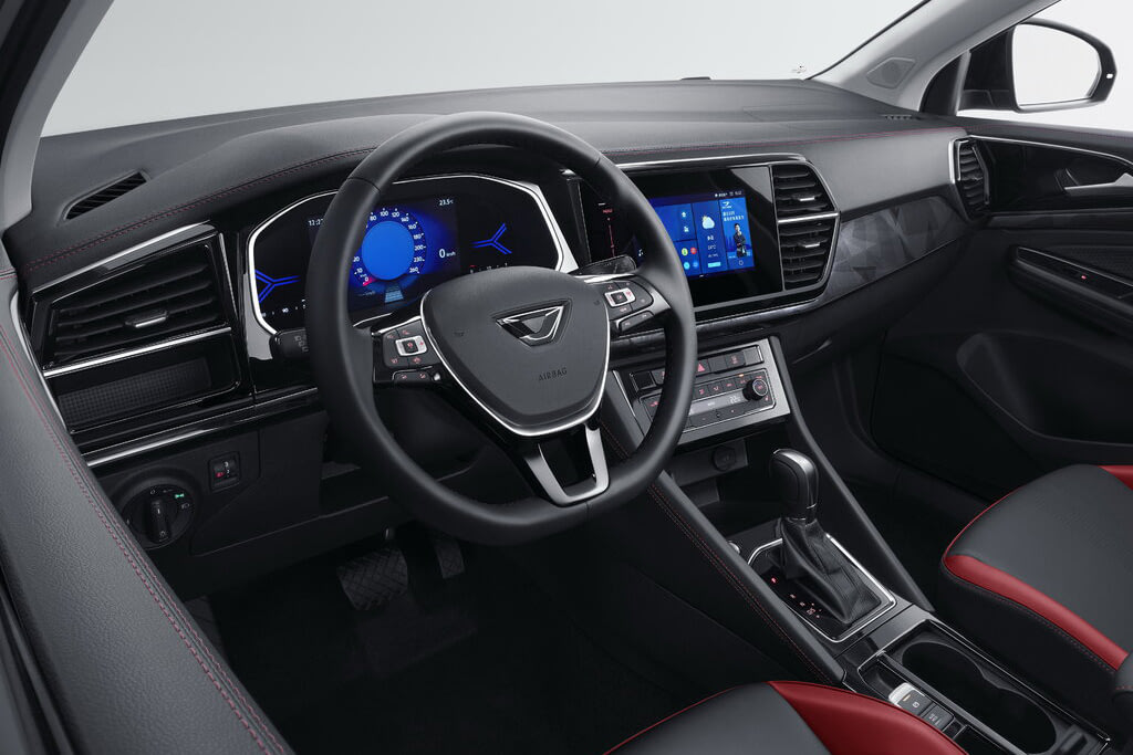 JETTA VS5 2024 - фото в новом кузове: салон, вид снаружи, багажник