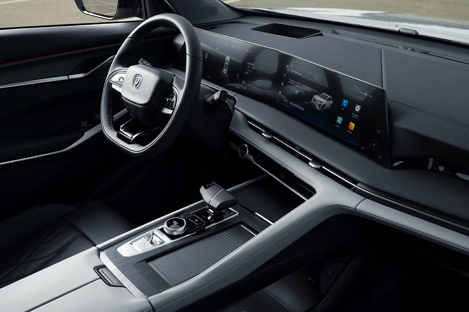 CHANGAN CS75 PLUS 2025 - фото в новом кузове: салон, вид снаружи, багажник