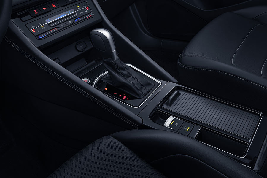 JETTA VS7 2024 - фото в новом кузове: салон, вид снаружи, багажник