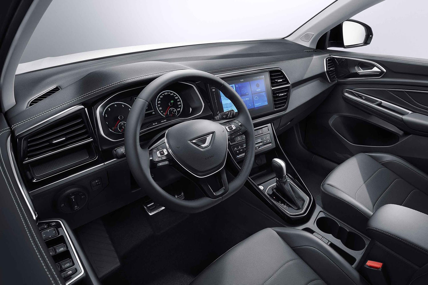 JETTA VS7 2024 - фото в новом кузове: салон, вид снаружи, багажник