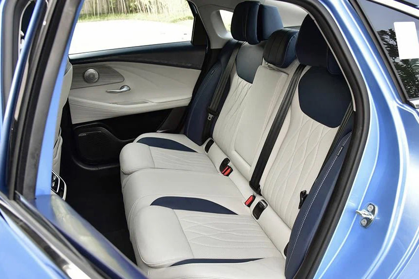 CHERY Arrizo 8 2025 - фото в новом кузове: салон, вид снаружи, багажник