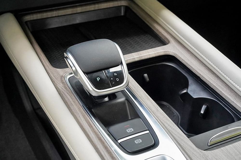 CHERY Arrizo 8 2025 - фото в новом кузове: салон, вид снаружи, багажник