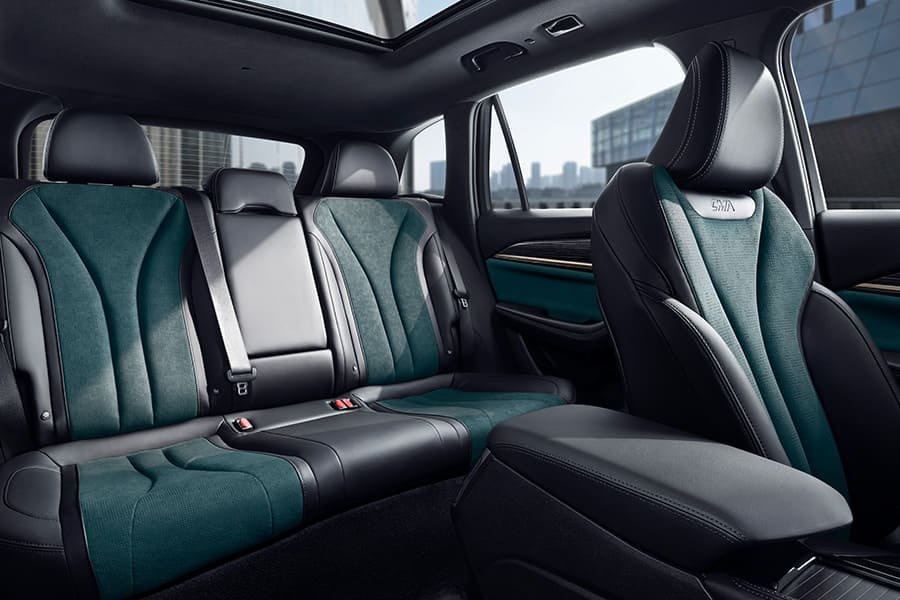GEELY Monjaro 2025 - фото в новом кузове: салон, вид снаружи, багажник