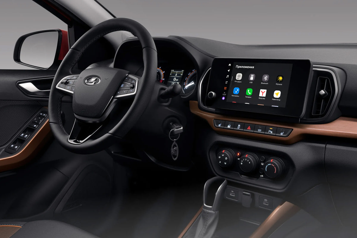 LADA Iskra SW Cross 2025 - фото в новом кузове: салон, вид снаружи, багажник